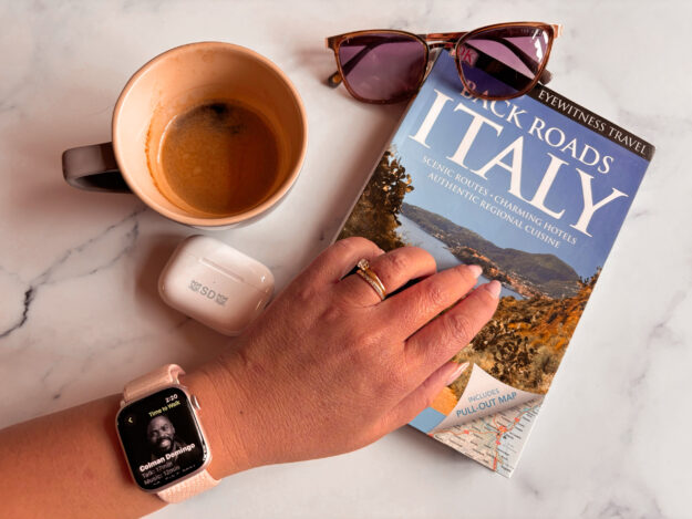 10 Reasons Why You Should Travel With The Apple Watch - The Curious ...